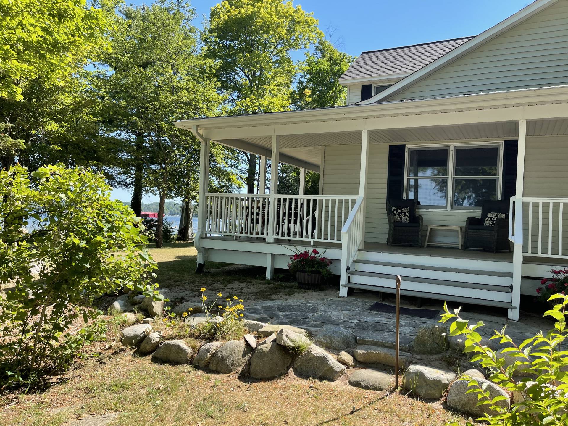 Eagles Point Retreat: Book Your Lake Leelanau Getaway